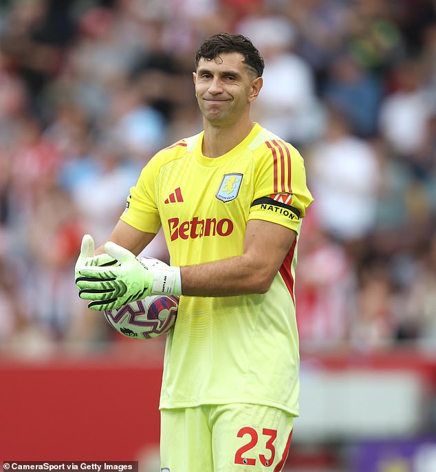 Emi Martinez's family break silence on his failed Man United transfer