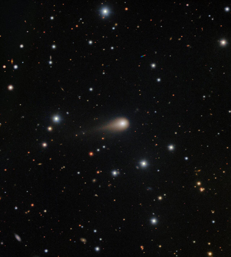 Tail of interstellar comet is growing, new telescope image shows