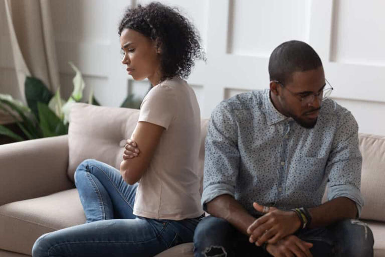 12 relationship red flags smart women no longer ignore