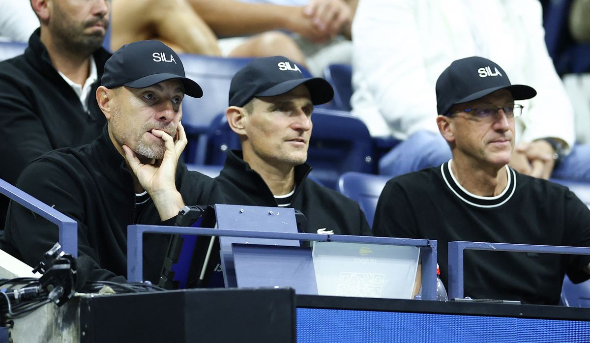 Who sits in Novak Djokovic's player's box?