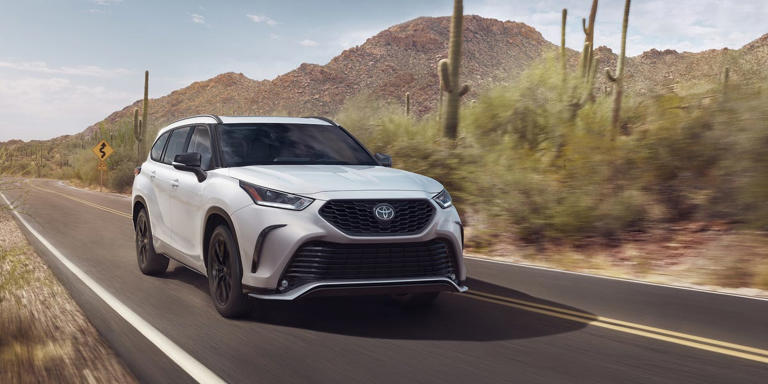 Toyota Axes the Highlander's FWD Trims and Base Model, and the Starting ...