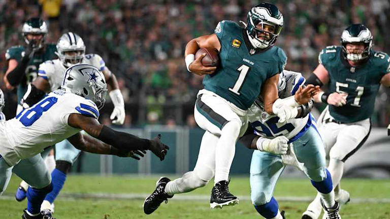 Kenny Clark Makes Immediate Impact in His Debut With Cowboys