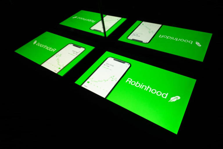 AppLovin, Robinhood, and Emcor Rally on News They Will Join the S&P 500. Here’s Who Didn’t Make ...