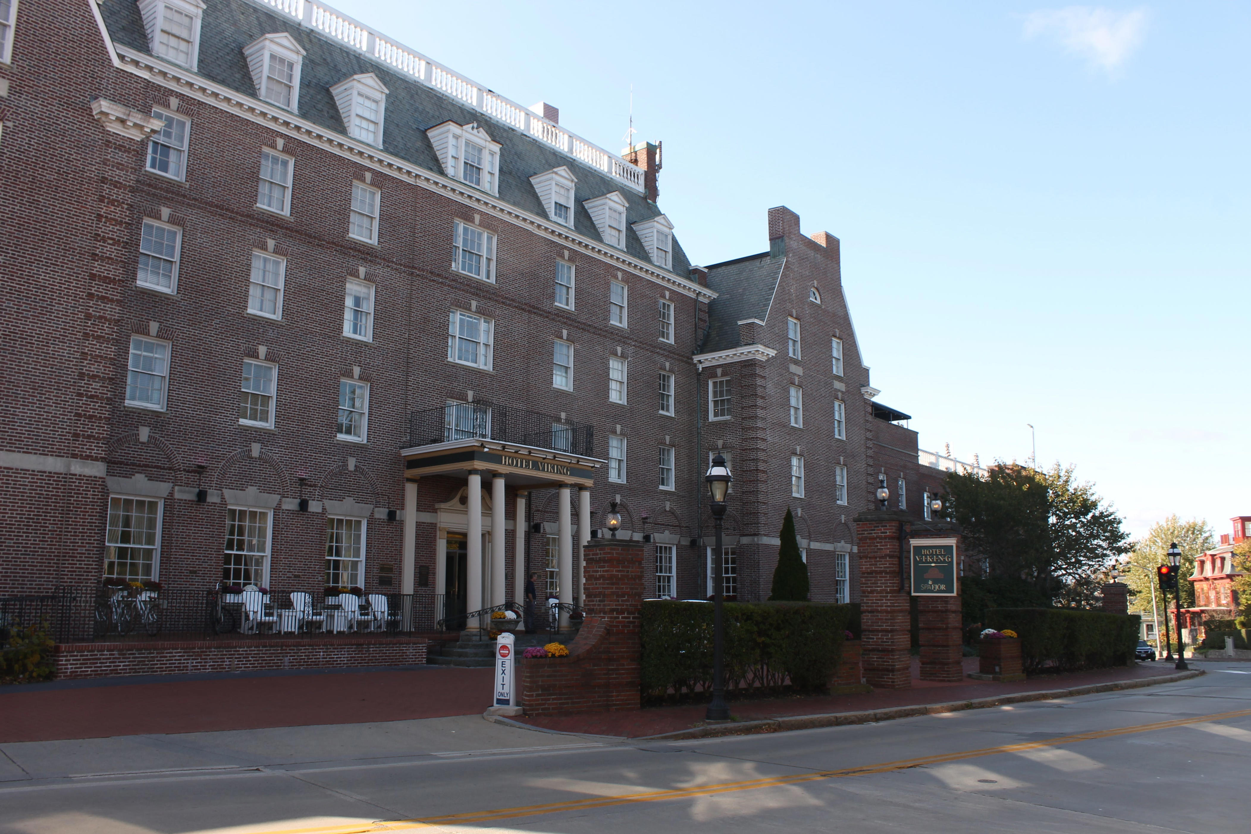 Hotel Viking in Newport to lay off 100 employees. Here's why