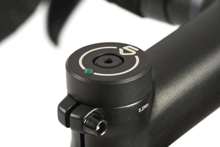 Tout Terrain Cinq Plug Pure 7 Slims Down More Affordable USB-C Dynamo ...