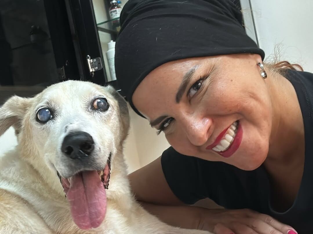 Carla Sala celebra los 16 años de vida de su perrito Richard, tras su ...