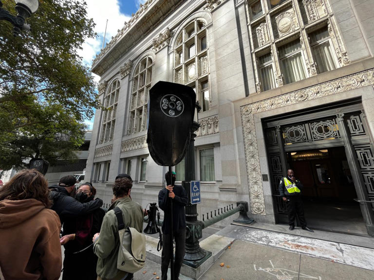 Controversy brews over Oakland’s police surveillance camera system