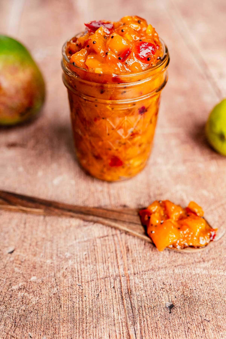 Easy and Delicious Homemade Mango Chutney