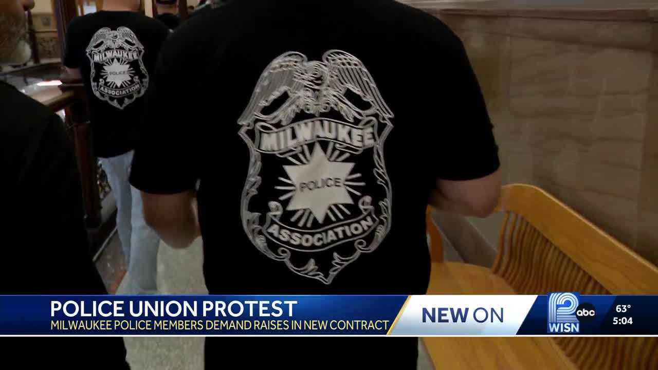 Milwaukee police, supporters protest at city hall, push for contract