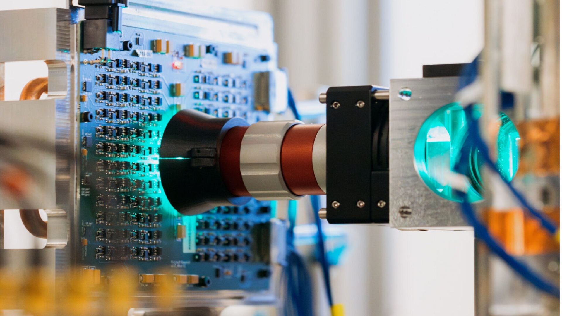 Microsoft’s light-powered computer could run AI 100x faster and more ...