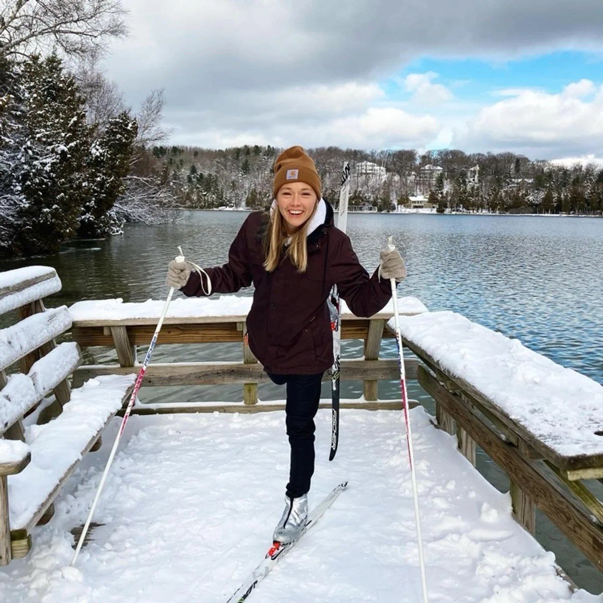 Samantha was kind to the awkward man in her class. He built a storage ...