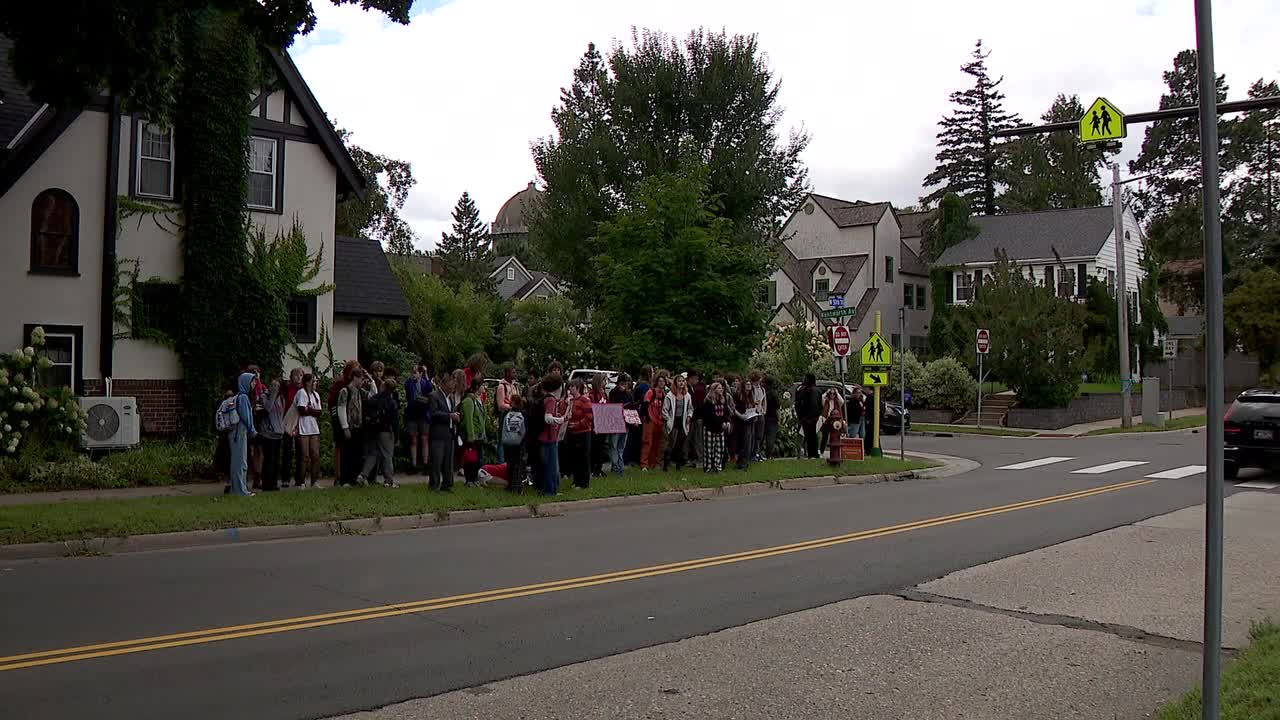 Minneapolis students hold rallies, call for gun control