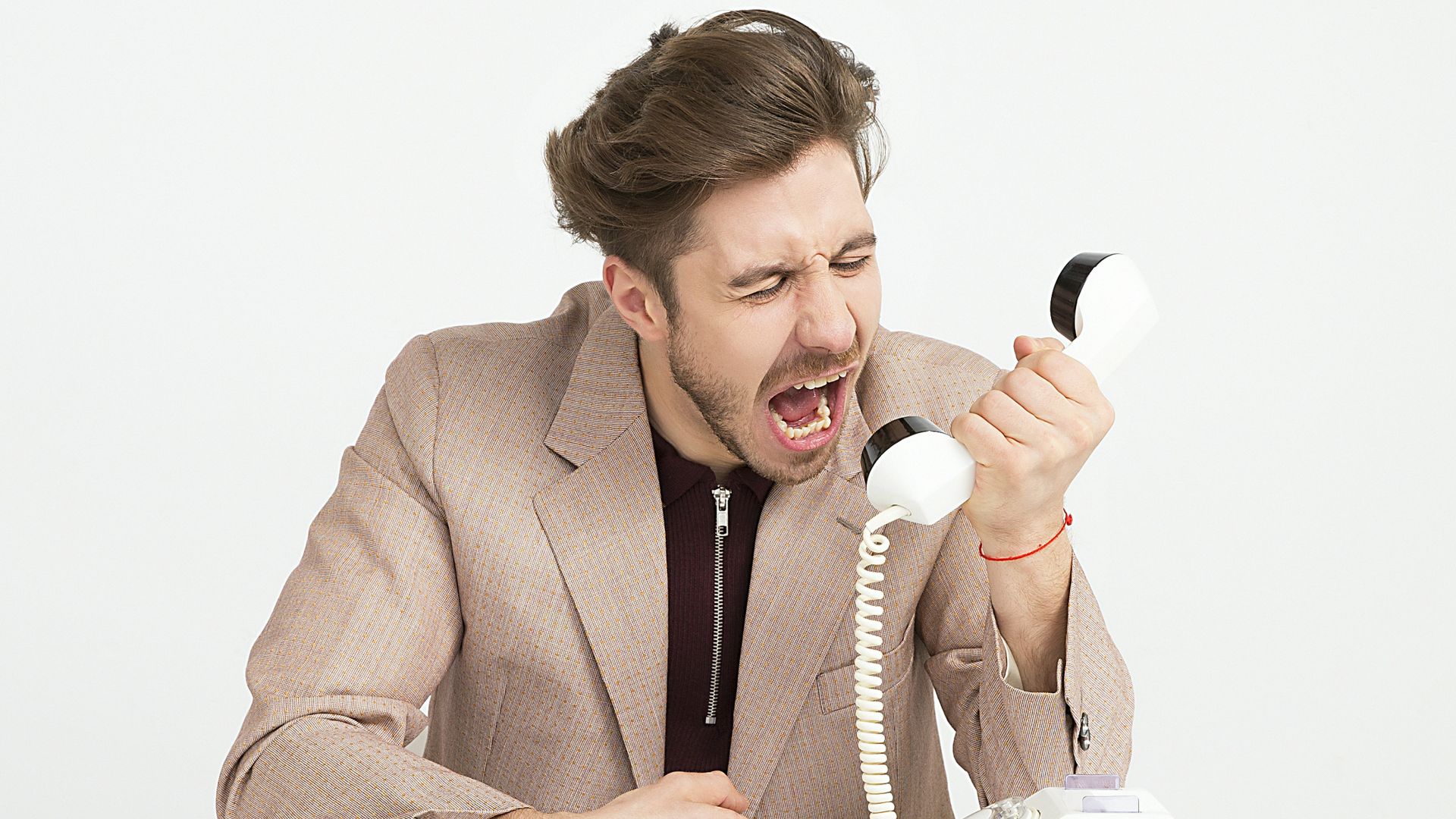 20 Things People Do That Make Them Look "Uneducated" Right Away