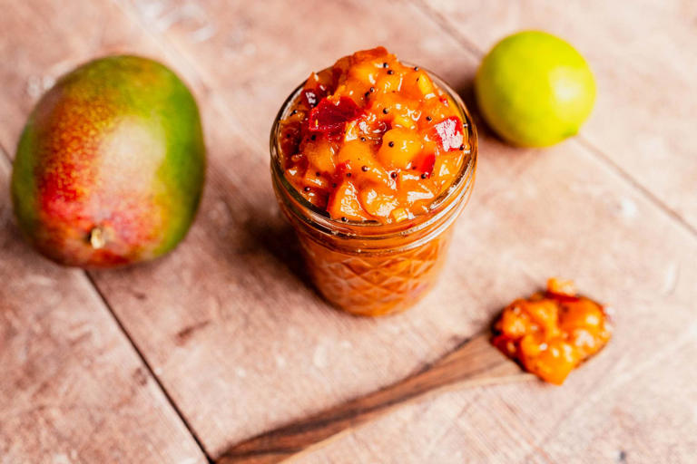 Easy and Delicious Homemade Mango Chutney