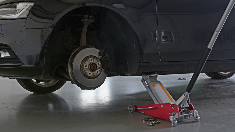 Garage Essentials: The Eight Best Floor Jacks To Lift Your Car Safely ...