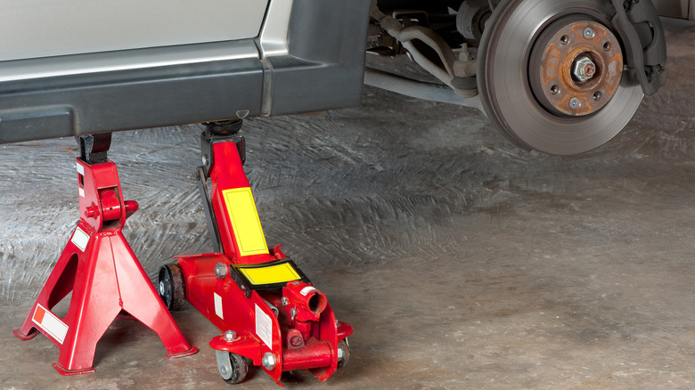 Garage Essentials: The Eight Best Floor Jacks To Lift Your Car Safely ...