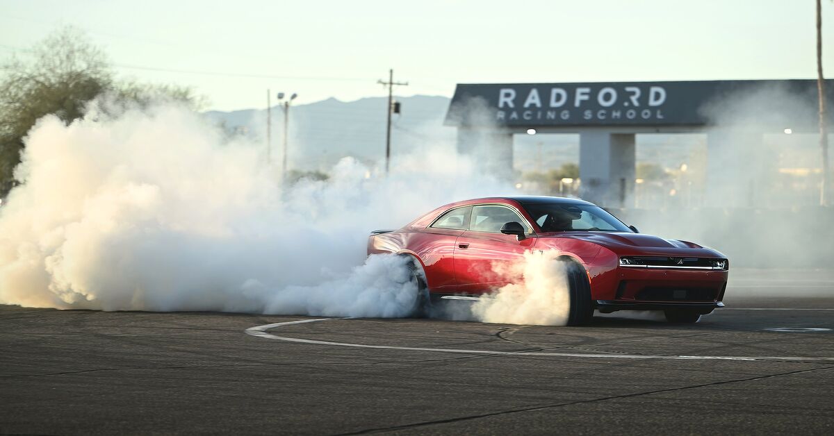 FCA Patents 1,341 HP Three Motor Electric Drive Axle