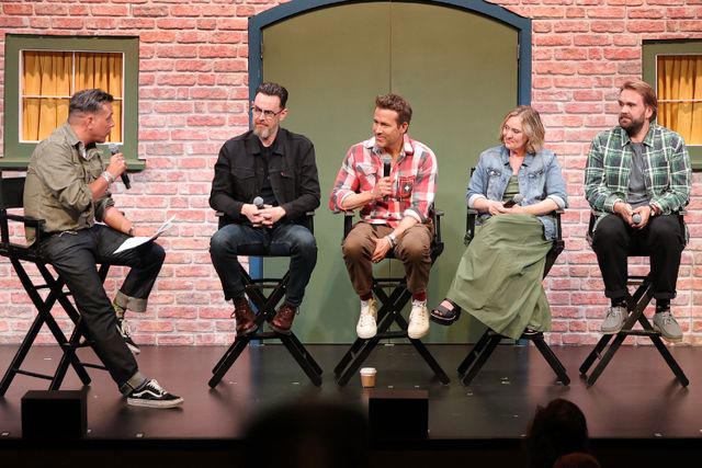 Ryan Reynolds Says He Spotted John Candy's Battle with Anxiety on His ...