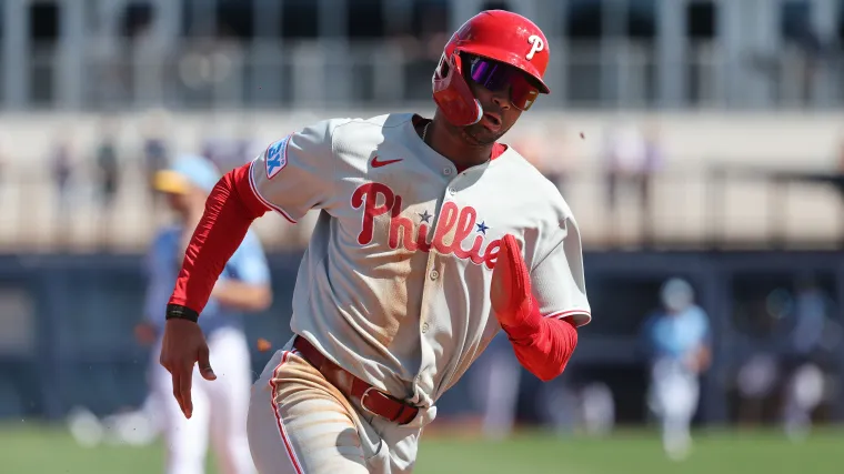 Phillies' Justin Crawford avoids serious injury after scary outfield ...