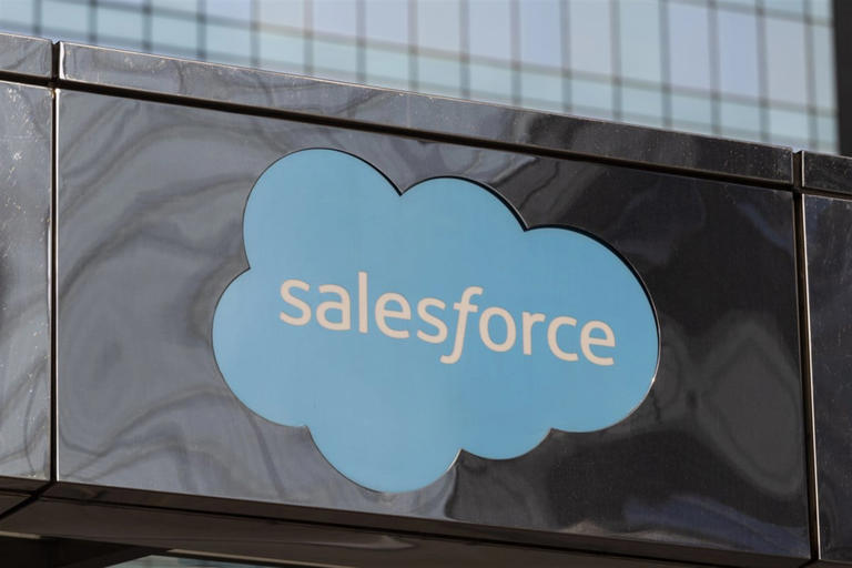 Salesforce Stumbles, But Investors Eye a Major Comeback