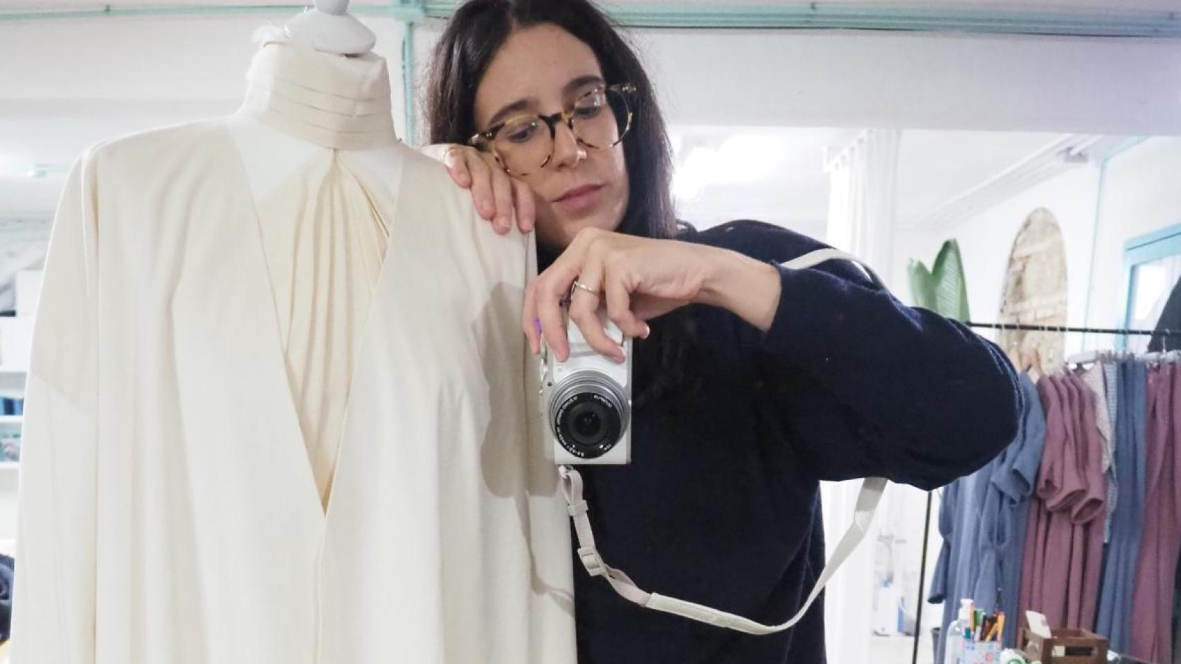 Isabel, la modista de Toledo que promueve el amor por la máquina de ...