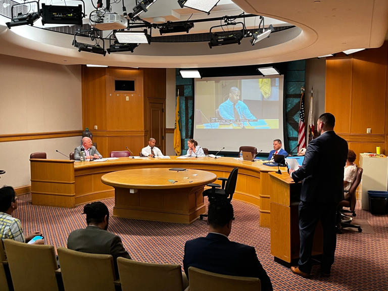 Controversy brews over Oakland’s police surveillance camera system