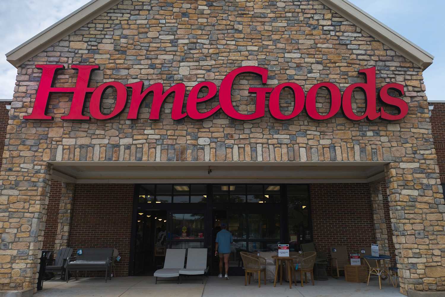 HomeGoods is stocking luxe wall art that designers are gatekeeping (at ...