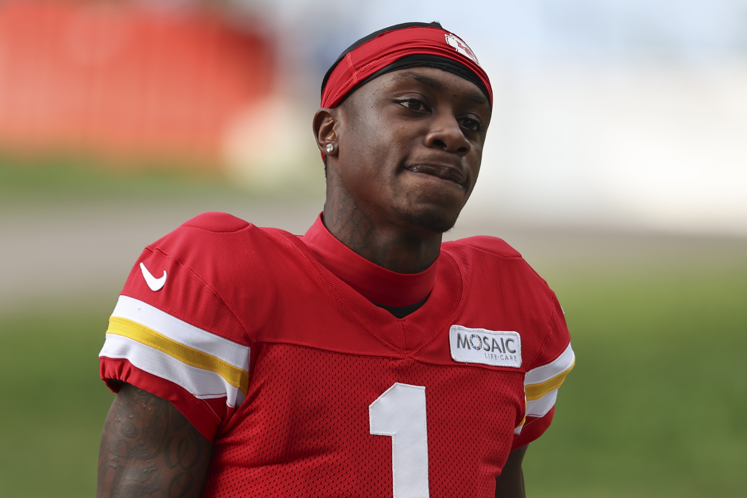 Chiefs WR Xavier Worthy collides with Travis Kelce, goes back to locker ...