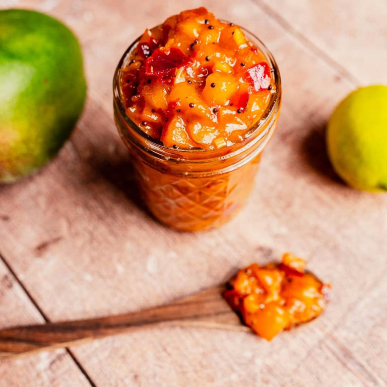 Easy and Delicious Homemade Mango Chutney