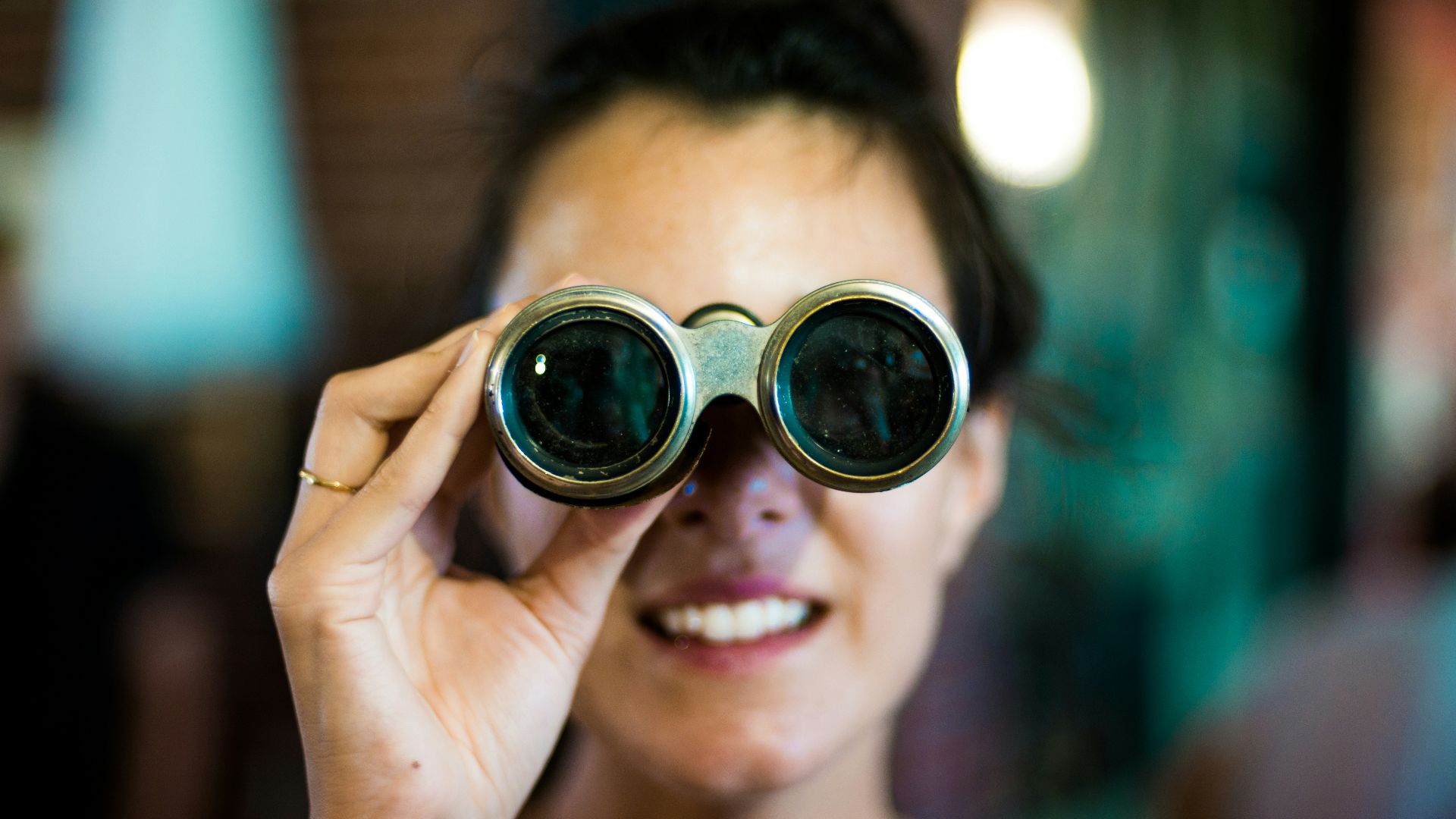 20 Things People Do That Make Them Look "Uneducated" Right Away