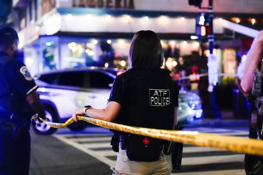 Report: 14K federal workers, including USCIS, assisting ICE