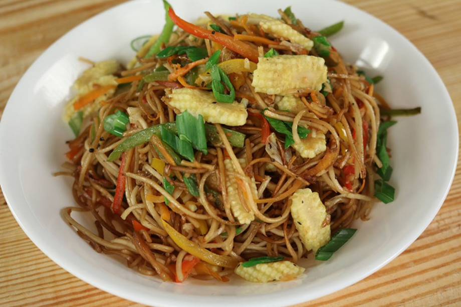 Burnt Garlic Noodles: Want to eat Chinese food on the weekend? Make ...