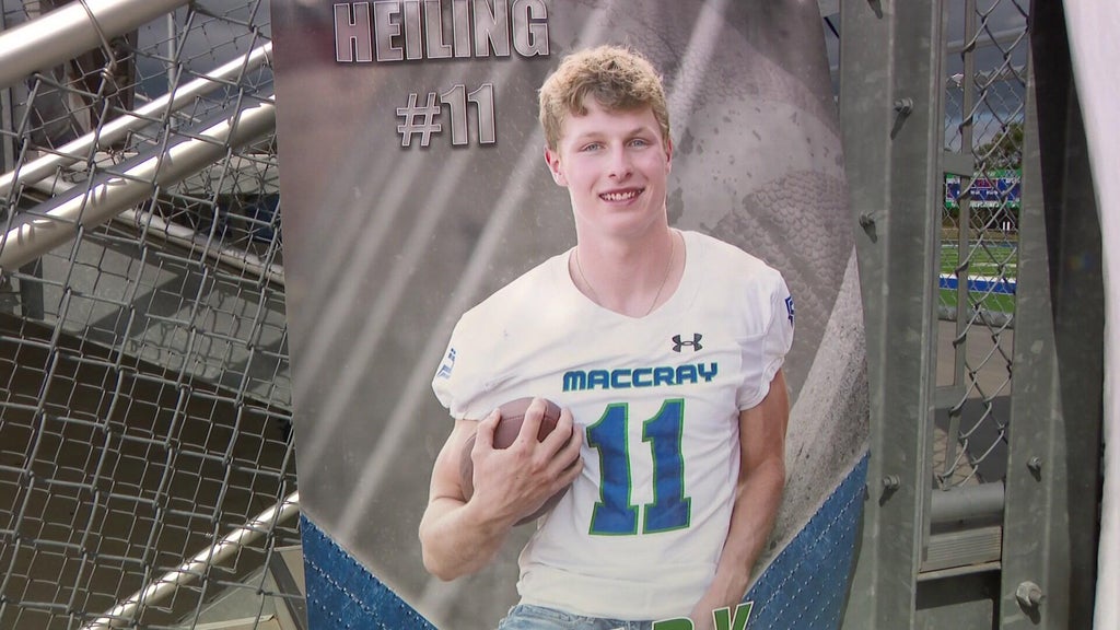 Western Minnesota football squad pays tribute to teammate killed in ...