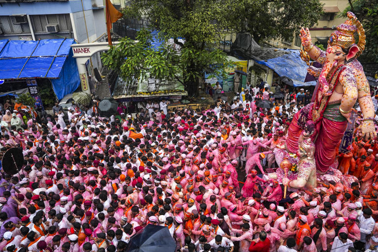Mumbai dances to 'dhol-tasha' as immersion processions of Ganesh idols ...