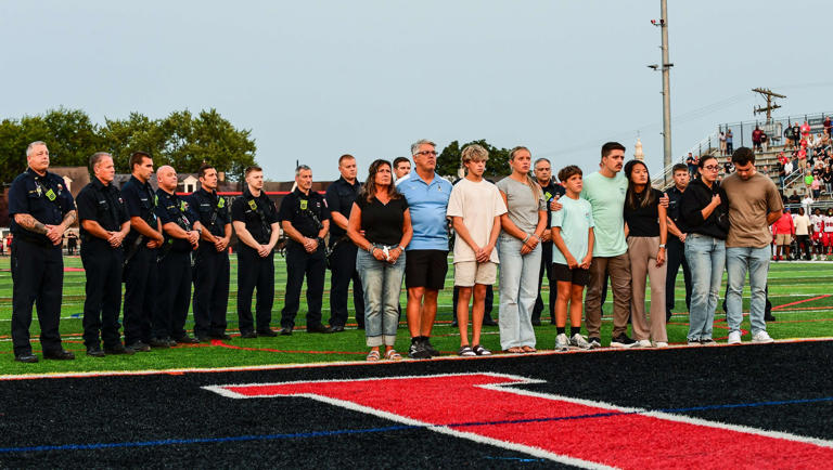 Easton football scores 24 points in the 4th, rallies past Brooklyn foe