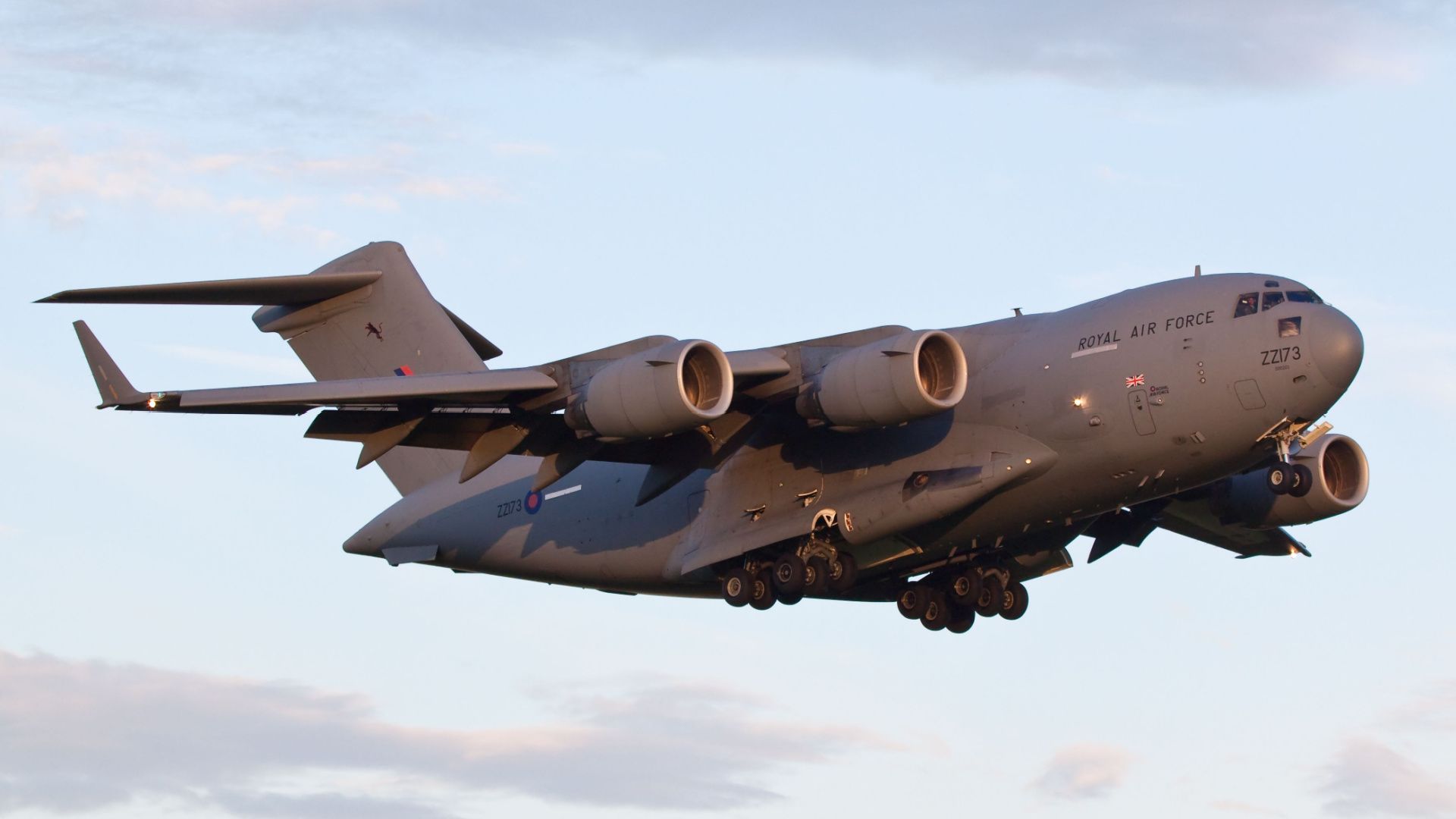 Why Did McDonnell Douglas Build The C-17 Globemaster With 4 Engines?