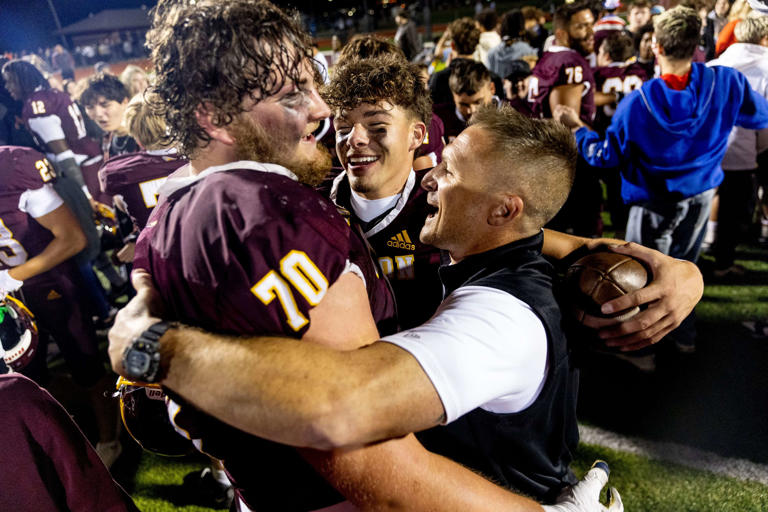 PHOTOS: Davison battles Warren De La Salle in tough high-flying ...