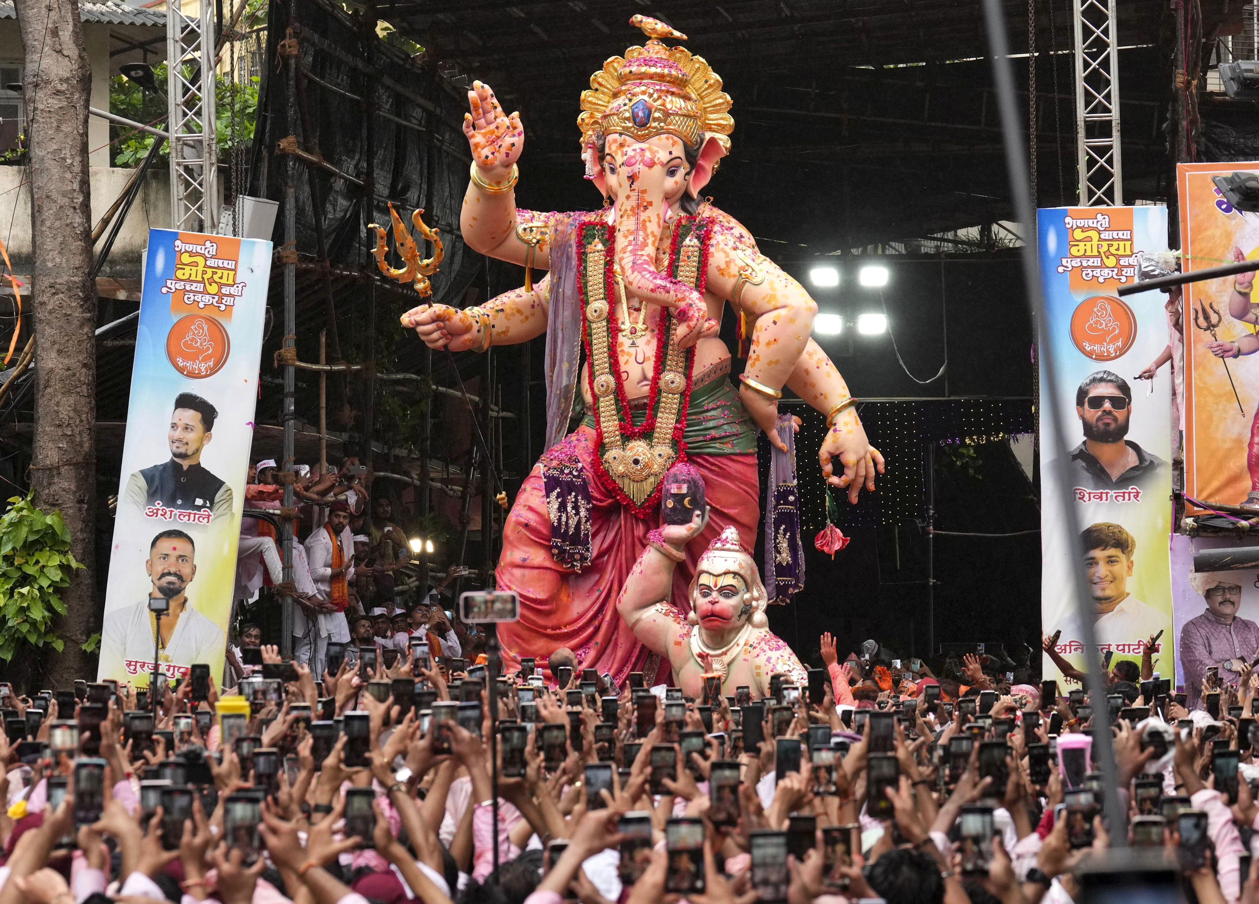 Mumbai dances to 'dhol-tasha' as immersion processions of Ganesh idols ...