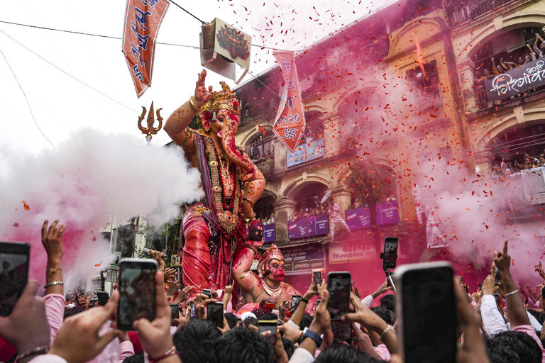 Mumbai dances to 'dhol-tasha' as immersion processions of Ganesh idols ...