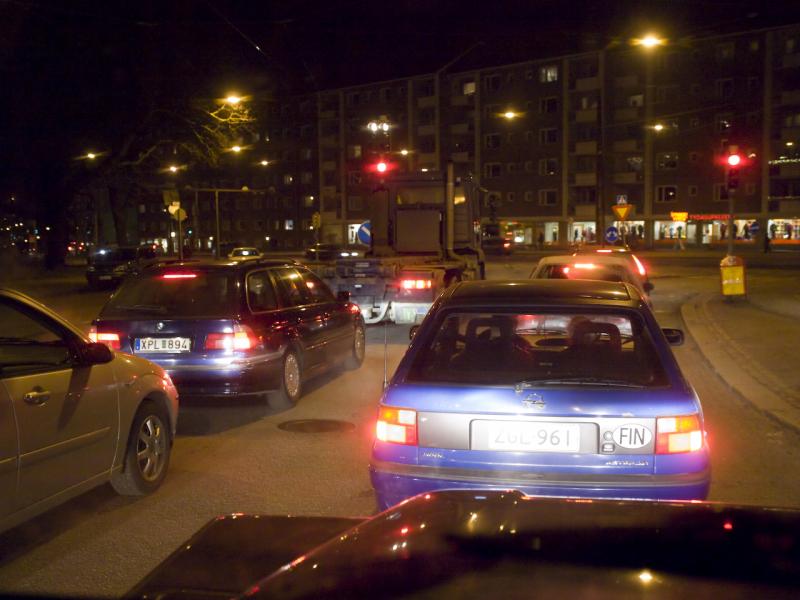 Suurin osa suomalaisista kannattaa alaikäisten yöaikaista ajamisen ...