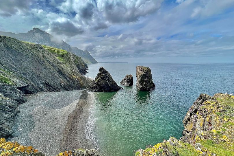 'Hidden' Welsh beauty spot boasts 'insane' sea views where water glistens