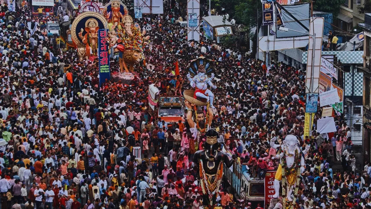 Mumbai gears up for Ganesh Visarjan 2025: Traffic police issue advisory ...