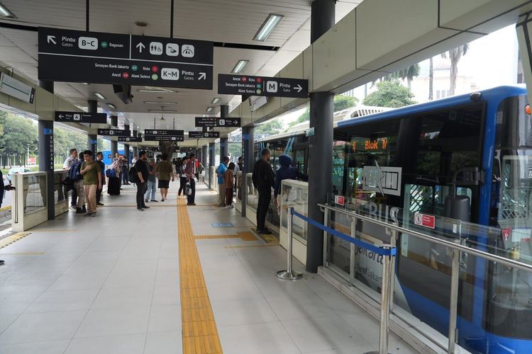 Halte Transjakarta Bundaran Senayan Kembali Beroperasi Pasca Kebakaran ...