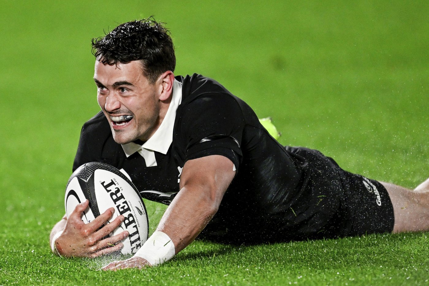 New Zealand beats South Africa 24-17 in Rugby Championship, extends its ...