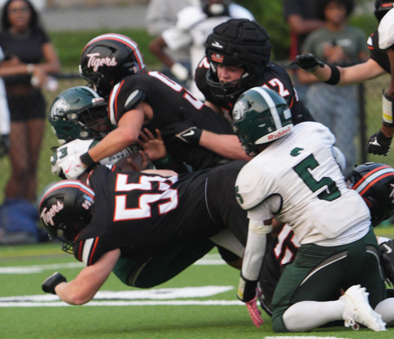 Section 1 football: Mamaroneck football opens with dominant win over Truman