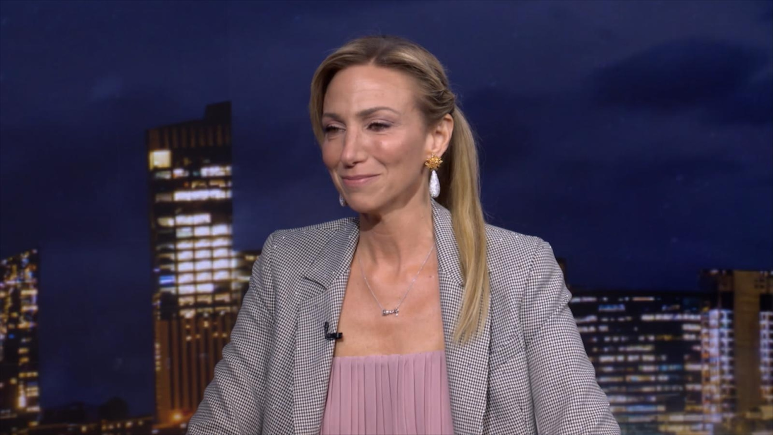 Singer-songwriter Debbie Gibson opens up in new memoir