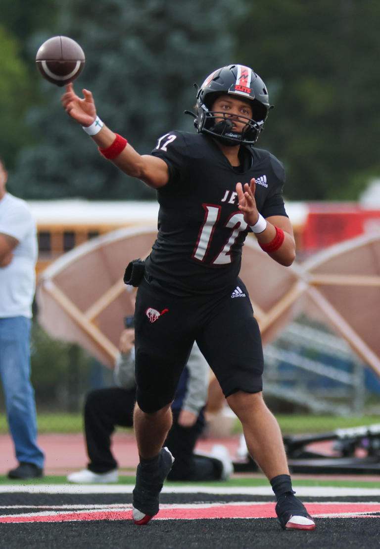 Aaden Aytch 'hits standard' to lead Lafayette Jeff football to shutout ...
