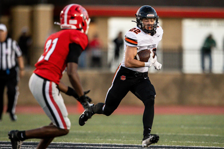 Michigan State-bound QB leads East Kentwood football to first 2-0 start ...