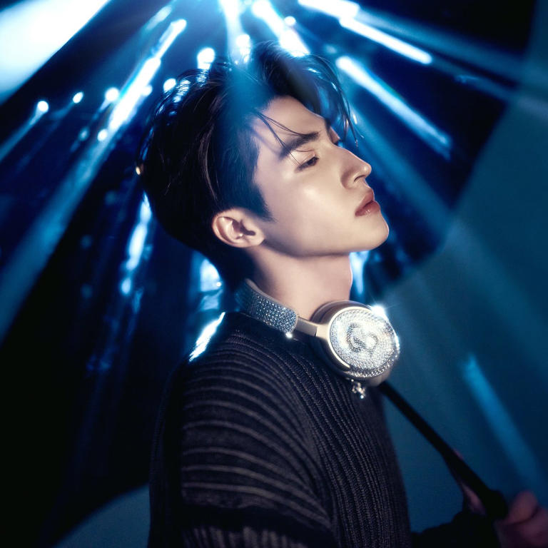 “BLUE PONGTIWAT” เปิดตัวครั้งแรก “STEP INTO THE BLUE”ก้าวแรกสู่เส้นทาง ...