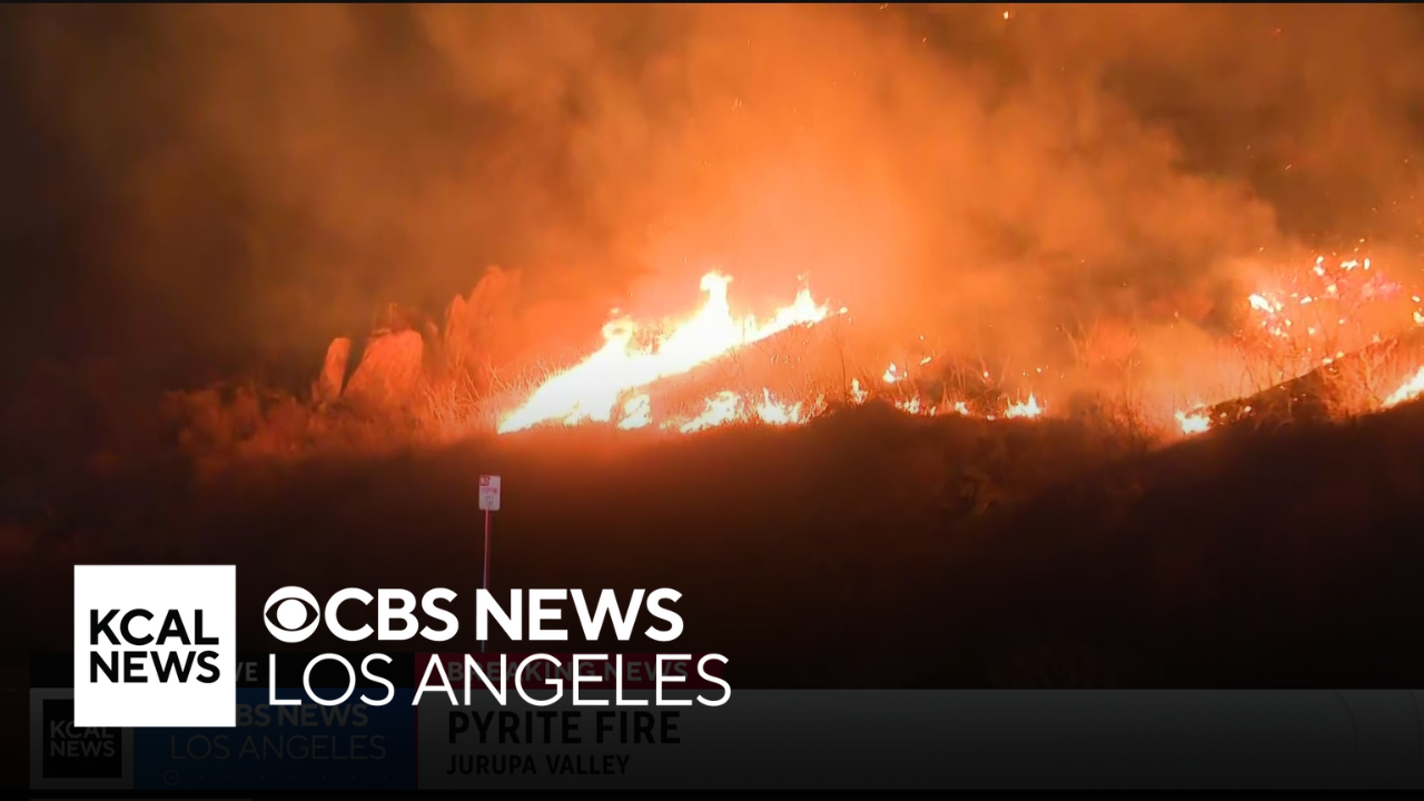 Firefighters continue battling 200-acre Pyrite Fire burning in Jurupa ...